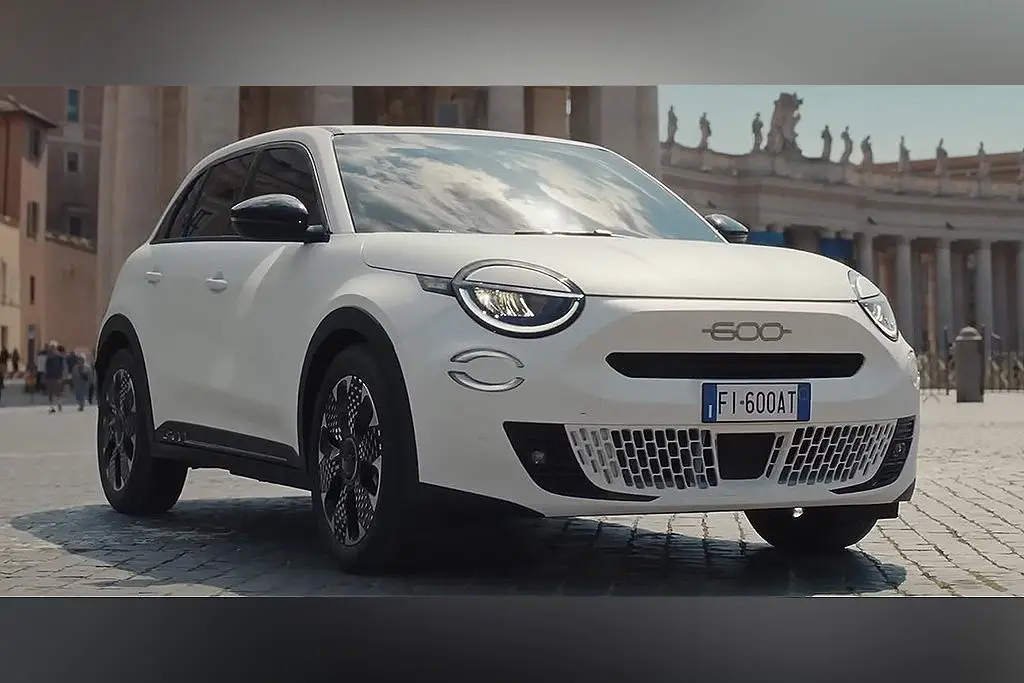 Aproape Masini - Fiat adauga al doilea SUV mic cu New 600e EV